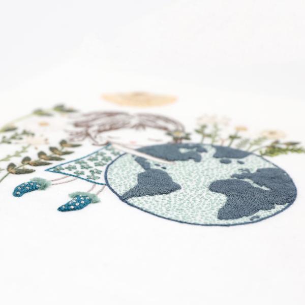 Salomé prend soin de la terre | Kit de broderie traditionnelle | Un ...